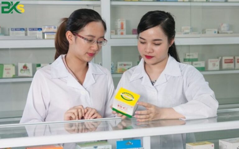 Học Dược sĩ cao đẳng ra trường làm gì, ở đâu, lương bao nhiêu? - TRƯỜNG ...